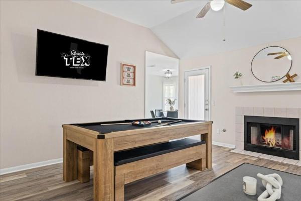 Hill Country Getaway Games, Fire Pit & Deck - Leander, TX