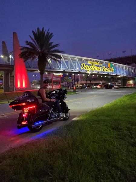 Salty Air, Happy Vibes! Daytona Brighthappy Studio - Daytona Beach, FL