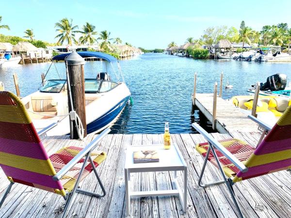 Waterfront Tiny Home Pool Dock Kayaks Paddleboards - Key Largo