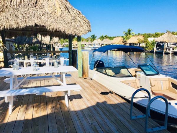 Waterfront Tiny Home W/ Pool, Beach, Dock, Kayaks - Key Largo, FL