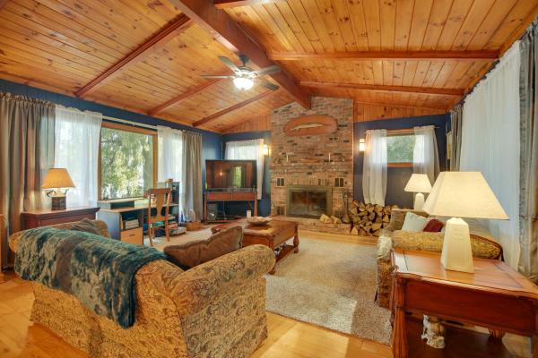 Winter Wonderland Waterfront Lake Champlain Home - Vermont