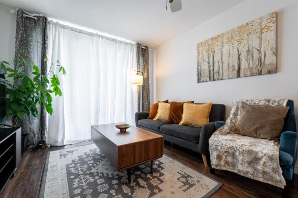 Comfortable Spacious House With Parking - Longueuil