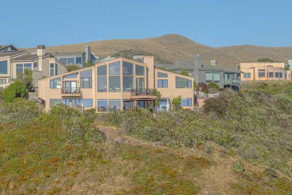 Expansive Ocean-view Retreat With Home Theatre & Spa - Dillon Beach, CA