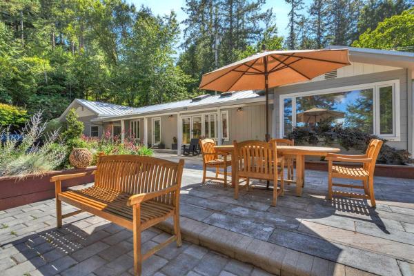 Stylish 3br Retreat Close To Coast & Wineries - Dillon Beach, CA