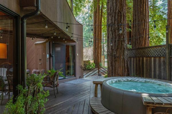 Tri-level Mcm Masterpiece Redwoods Golf & Spa - Guerneville, CA