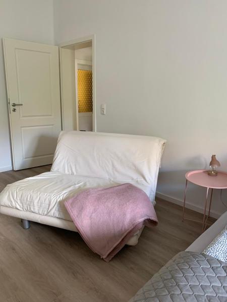Erdgeschoss-wohnung Mit 2 Schlafzimmern, Balkon Und Parkplatz - Arnstadt