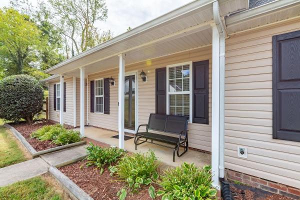 Troutman Gem-entire Home, King Bed, 4 Miles To Lake Norman State Park - Statesville, NC