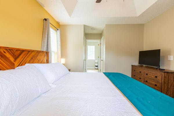 Troutman Gem-entire Home, King Bed, 4 Miles To Lake Norman State Park - Statesville, NC