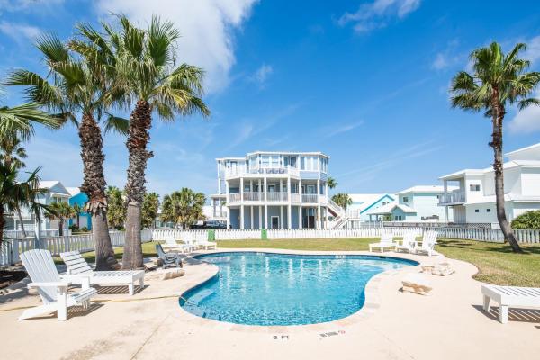 Blue Fin House- Pet Friendly & Boardwalk To The Beach! - Port Aransas, TX