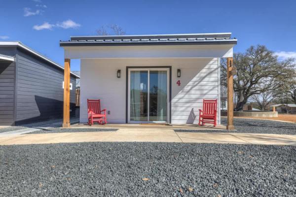 Pop 4 W/hot-tub + Close To Main St - 프레더릭스버그