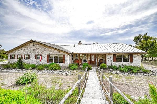 Hill Country Oasis-deck-bbq Grill-10 Min To Town! - Enchanted Rock State Natural Area, Fredericksburg