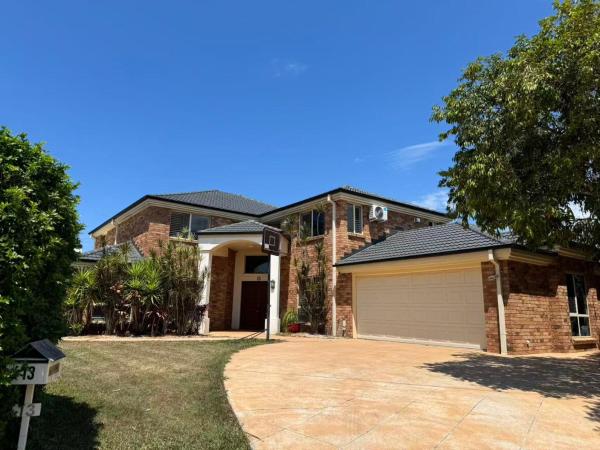 Spacious Family Retreat With Pool In Carindale - Springwood