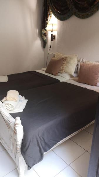 Maison Noé Chambre Dortoir 2 Lits Simple Proximité Direct Du Salon Toilette Séparée Lavabo Eau Chaude Dans La Toilette Internet Parking - Marrakech