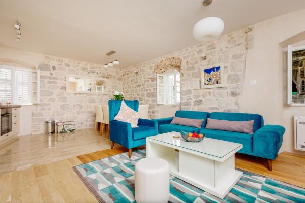 Old Town Museum Square Apartment - Kotor