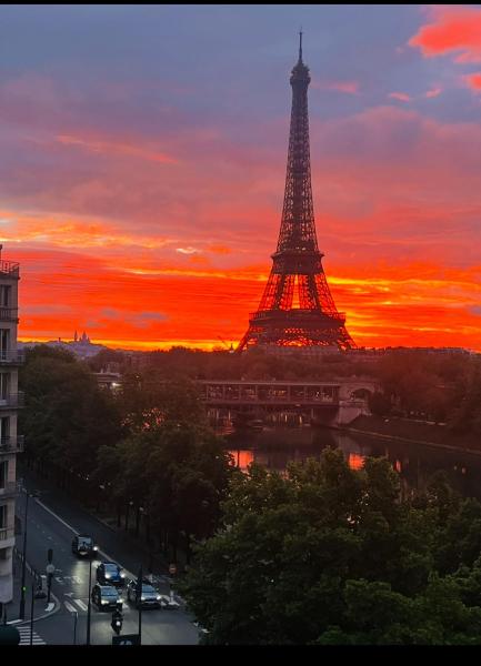 Les Amoureux De La Tour Eiffel - Argenteuil