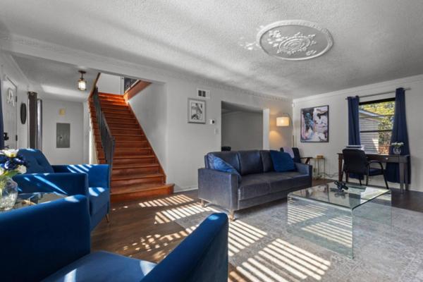 5br Historic Home 5 Min To Downtown Dallas With Large Balcony, 2 Dining Areas, 3 Fireplaces & Soaking Tub - Pleasant Grove - Dallas