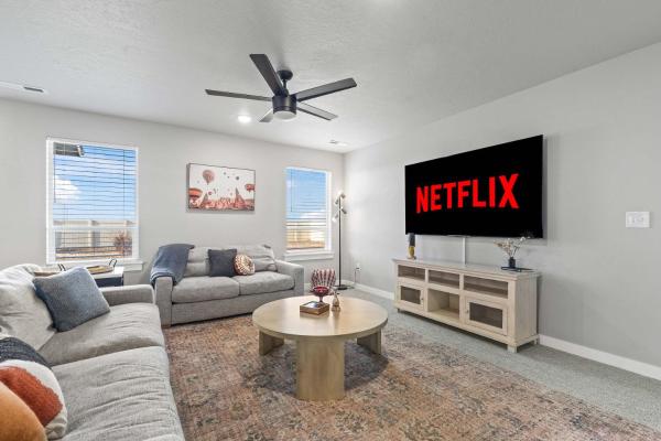 Spacious 5br - Gamer Room - Hot Tub & Basketball - Nampa, ID