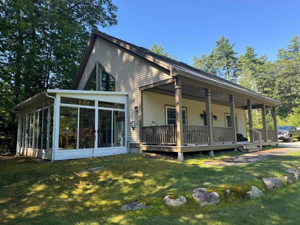 Conway Lake Charm - Beautiful Waterfront Community - Conway, NH