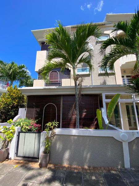 Waterside Complex - Beachfront Villa In Grand Baie - Mauritius