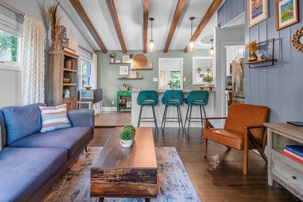 Garden Oasis Walk To Light Rail, Southpark, And Southend - Piper Glen Drive – Charlotte