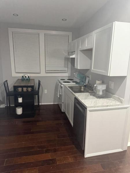 Private Third-floor Attic Apartment - New England