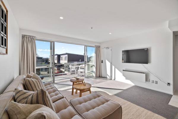 Chic City Apartment, Sleeps 7, Pool, Gym & 2 Parks - Christchurch
