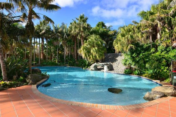 Scenic Coastal Gem With Pool, Tennis, Securely Gated - Northland