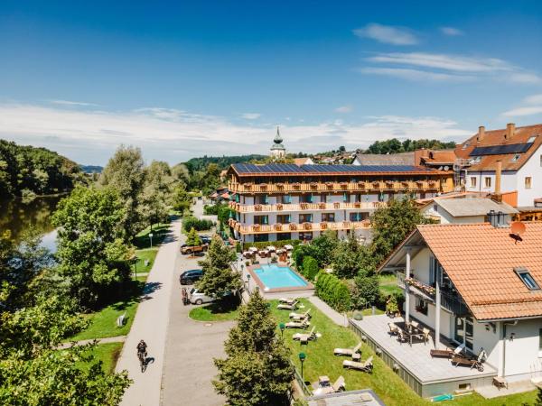 Hotel Restaurant Zum Goldenen Anker Mit Hallenbad & Wellnessbereich - Bavaria