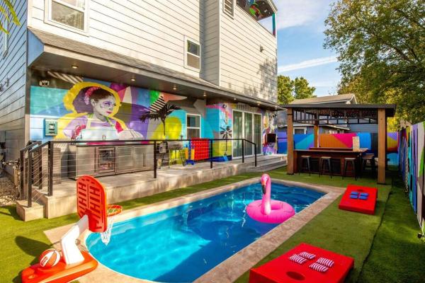 Rooftop Karaoke W City Views, Hottub, Pool, Games - San Antonio, TX