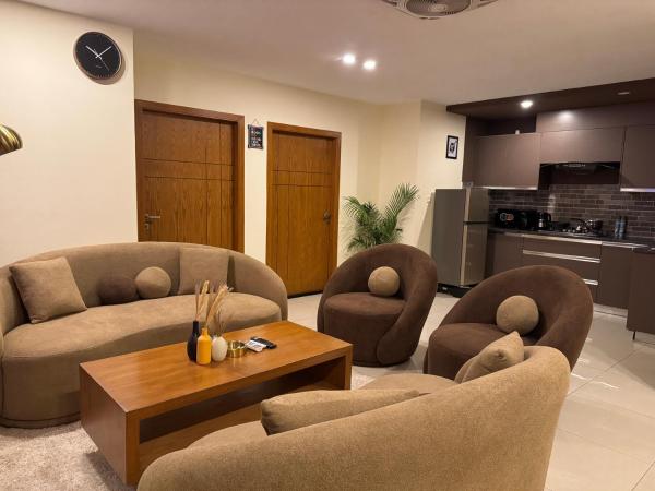 Warmwood Designer 2bhk- Rooftop Pool, Self Checkin - Pakistan