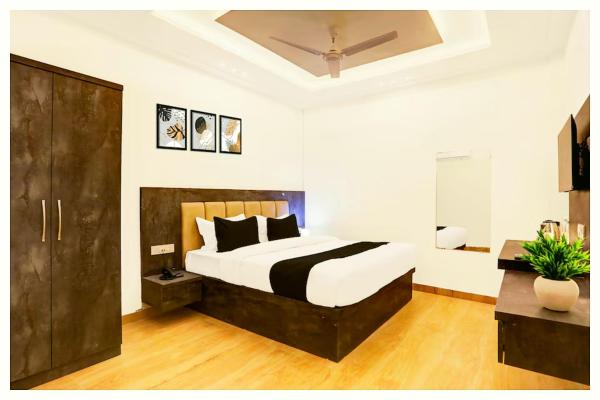 Hotel Ganraj Residency Near Laxmi Temple - Shirdi