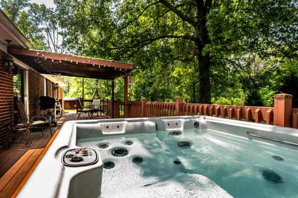 Three Bedroom Cabin - Brown County, IN
