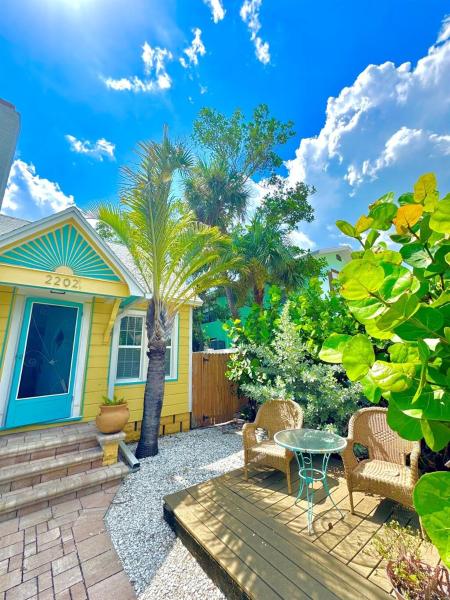 Romantic Beach Escape Steps To Sand & Sunset - St. Pete Beach, FL