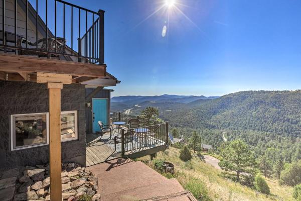 The View At Mountain Retreat By Red Rocks And Golden - Evergreen