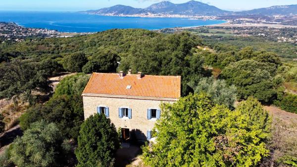 Maison De Maître En Pierre De 1831 Avec Vue Sur La Mer à Porticcio - Ajaccio