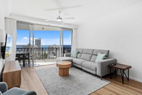 Direct 12th Floor Ocean Views In Chevron Towers - Gold Coast