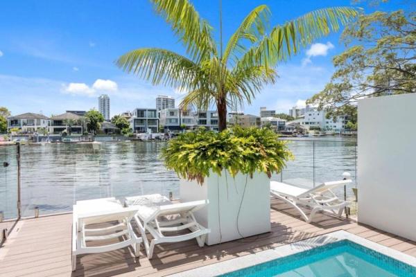 Waterfront Escape At Essentia - Hosted By Coastal Letting Co. - Surfers Paradise