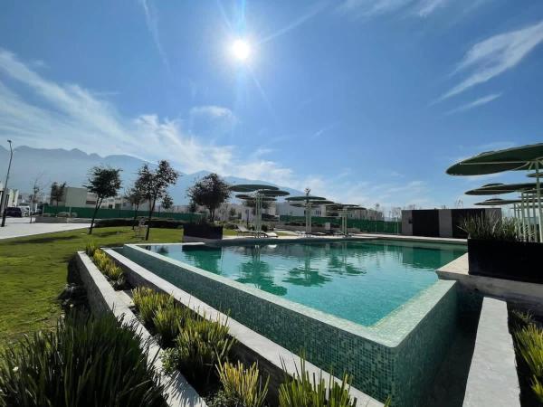 Modern Home With Pool, Garden 24 7 Security - Nuevo León