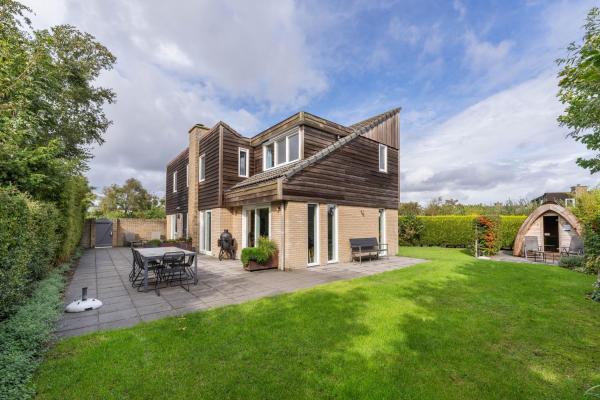 Luxe Vrijstaande Recreatiewoning Met Tuinsauna - De Koog