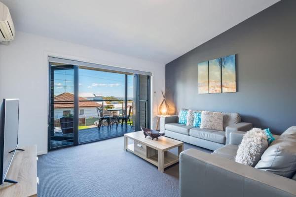 Unit 3 - Modern 2br Apartment On Huskisson Main Street By Nautilus Apartments Jervis Bay - Huskisson