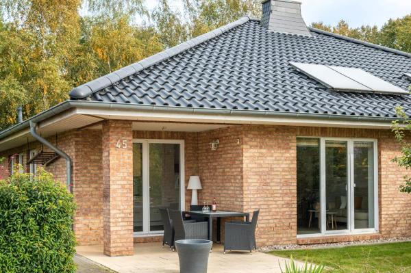 Großes Ferienhaus Im Grünen - - Rostock