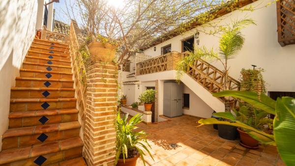 Carmen Típico En Albaicín Granada Con Piscina Y Parking Opcional - Peligros