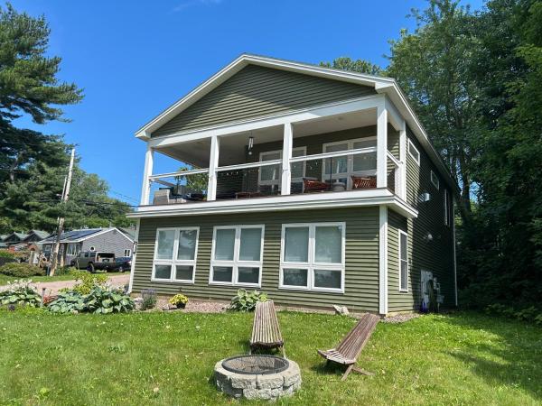 Roberts Lake House Room 2 & Room 3 & Upstairs - Vermont