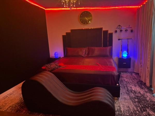 Adult-only Guesthouse With Hot Tub And King Bed - 