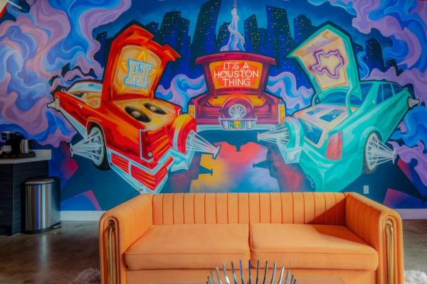 Maltby Motors 4 - Slab Loft & Art Near Downtown - Edgebrook - Houston