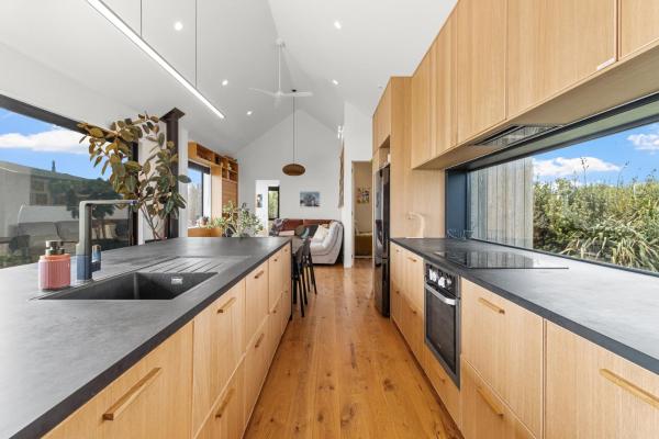 Seafront, Sauna, Architecture The Surf Nest Full House - Taranaki