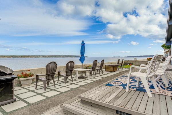 Beachfront Whidbey Island Home And Apartment! - Whidbey Island, WA