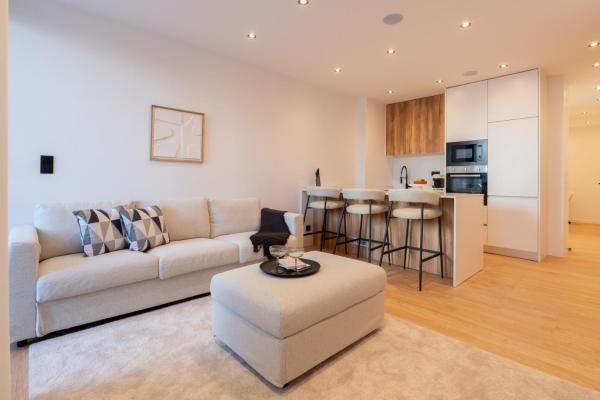 Urban Terrace & Stylish Living Spaces By Hostwise - Rio Tinto