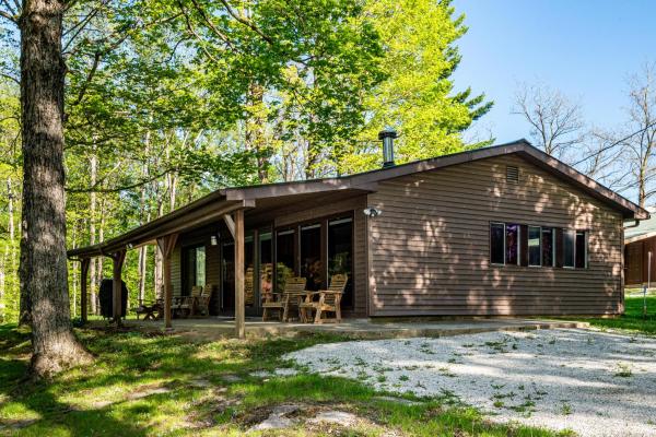 Homestead Cabin - Nashville, IN
