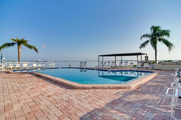 ~ 2 Mi To St Pete Beach! Isla Del Sol Condo - St. Petersburg, FL